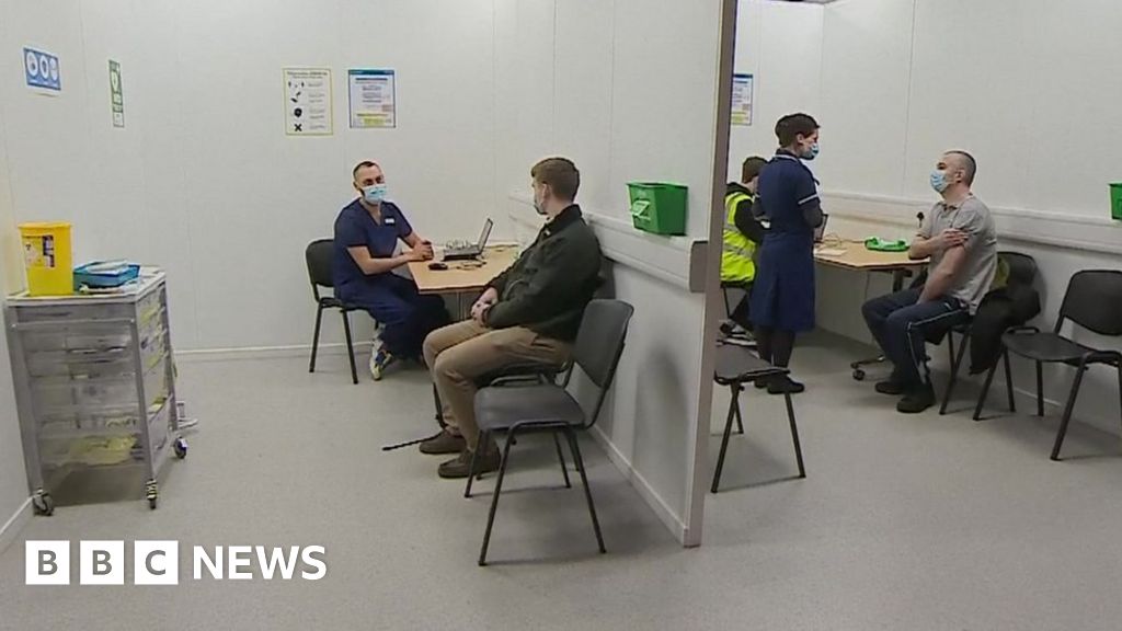 Worcestershire vaccination centre offers 24-hour booster sessions - BBC ...