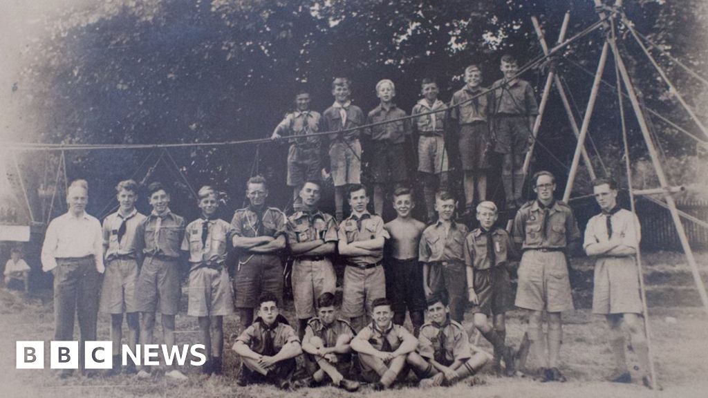 Albrighton scouts mark 80th anniversary with photo archive - BBC News