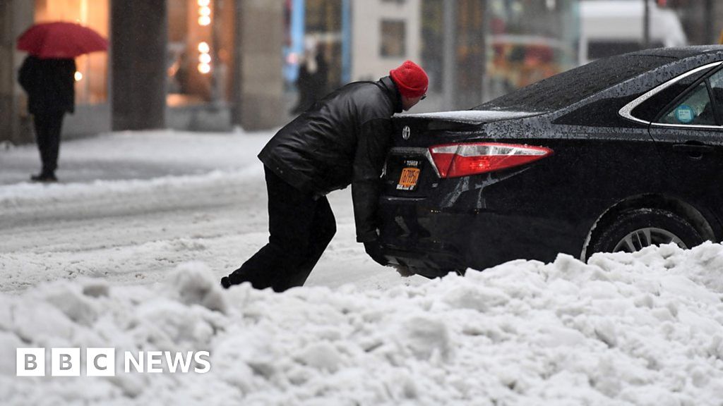 Storm Stella causes more snow chaos in north-eastern USA - BBC News