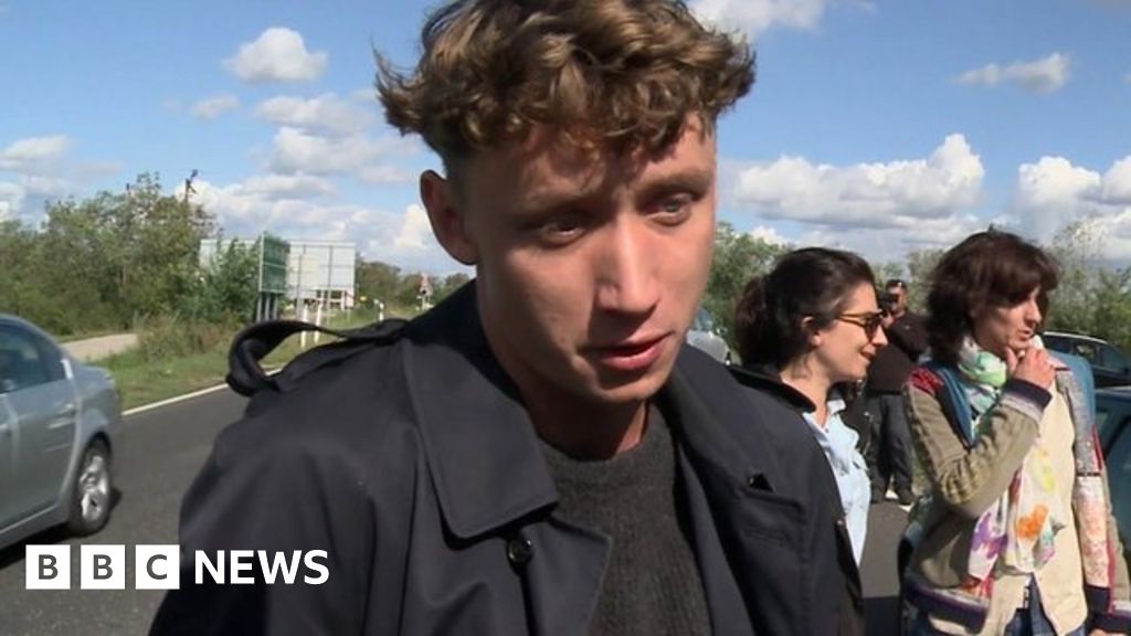 Convoy driver: 'I'm not people smuggling' - BBC News