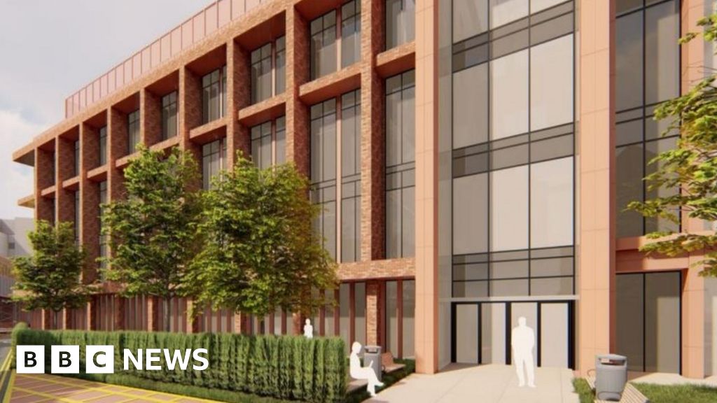Royal Oldham Hospital's extension given green light - BBC News