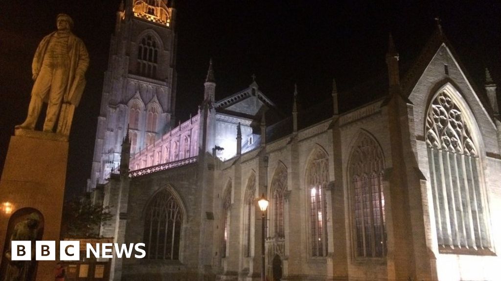 Boston Stump lit up again after two years - BBC News