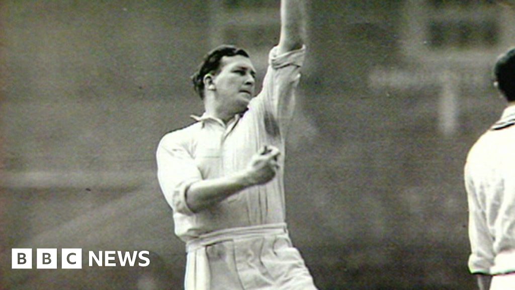 Rewind: Laker's 19-wicket haul - BBC News