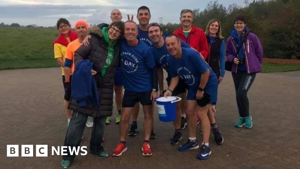Barrow-upon-Humber man does 10 parkruns in day for charity - BBC News