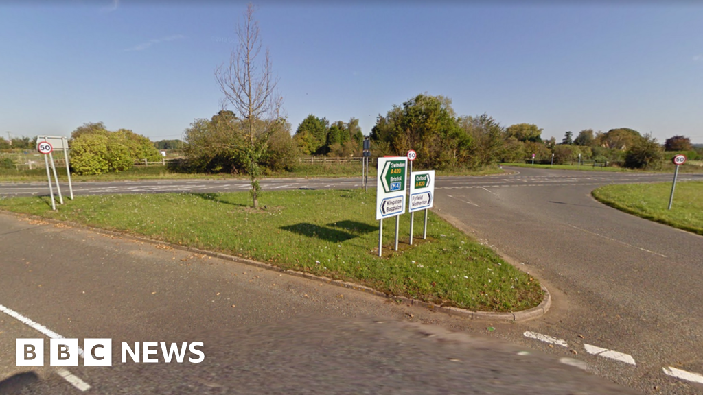 Man dies after being hit by car on A420 in Oxfordshire - BBC News