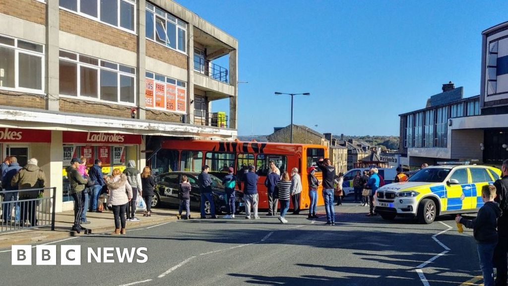Yorkshire Tiger bus crashes into Shipley optician's - BBC News