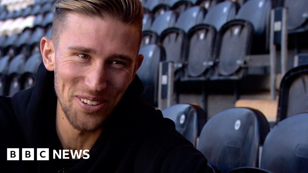 Hull City's Angus MacDonald returns after cancer treatment - BBC News