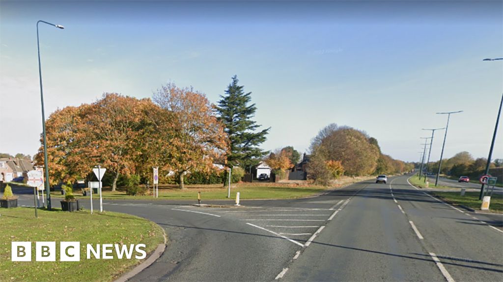 Man killed and woman injured in Laceby skip lorry crash - BBC News