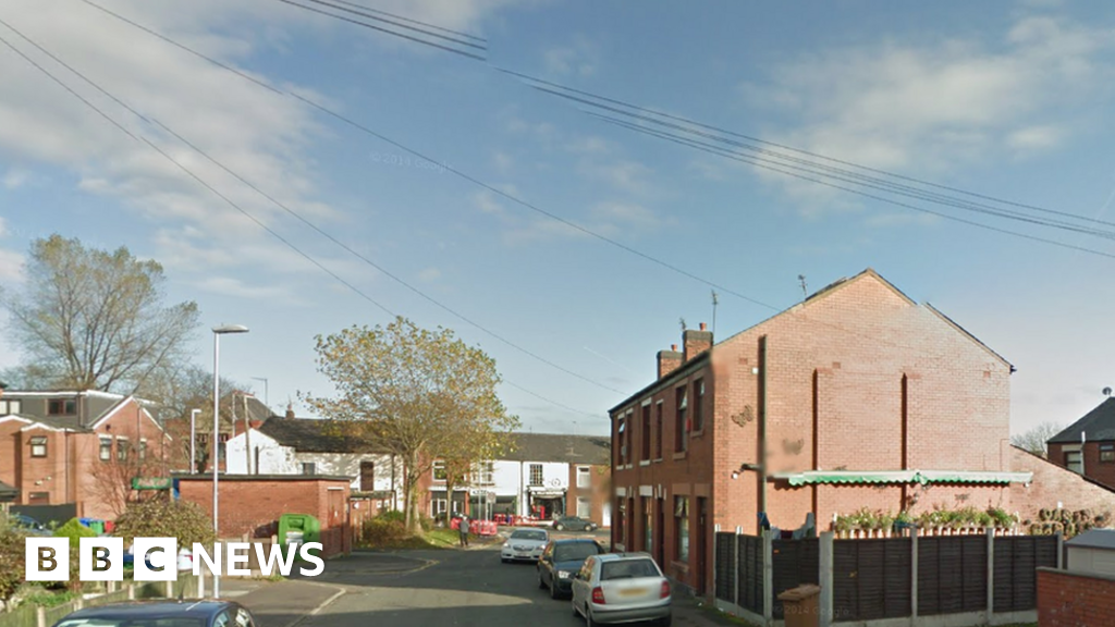 Rochdale taxi driver's car shot after three men demand cash - BBC News