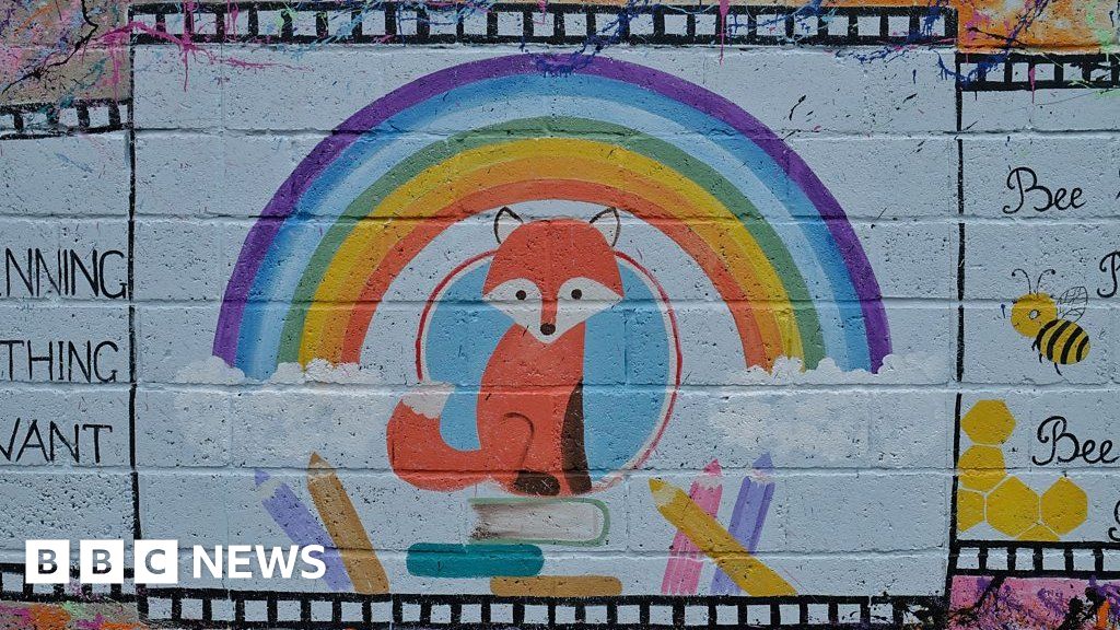 Foxborough community repaint 20-year-old Slough mural - BBC News
