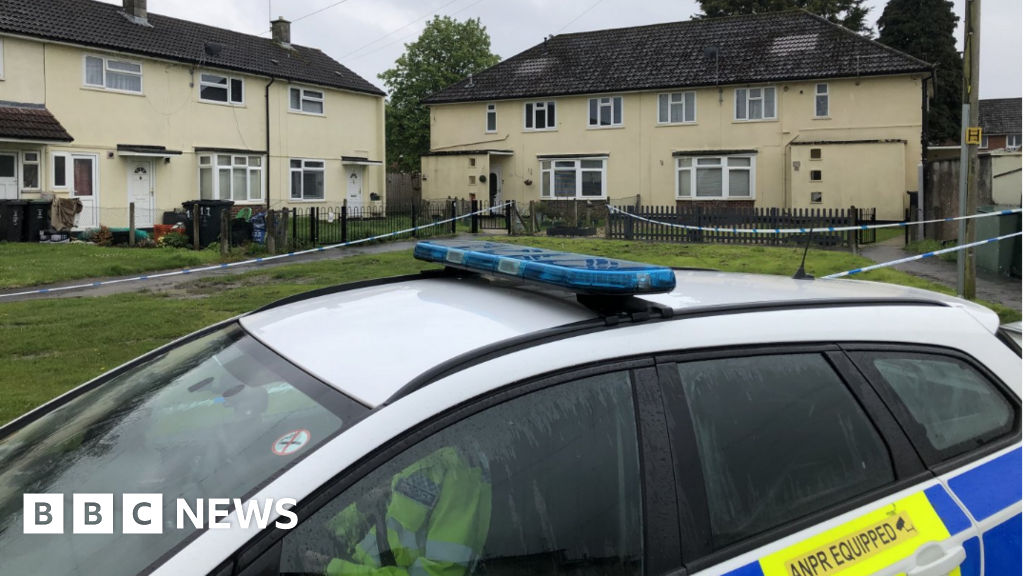 Swindon shooting: Man in custody after boy, 17, shot in the head - BBC News