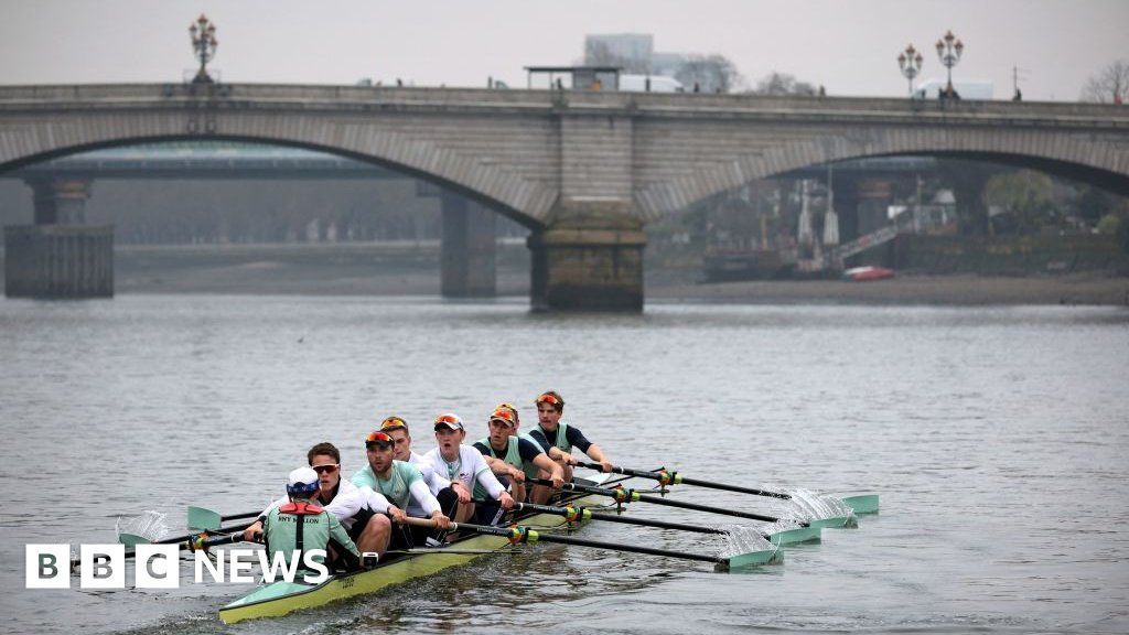 Putney: Rowers say new pier could end racing on stretch of river - BBC News