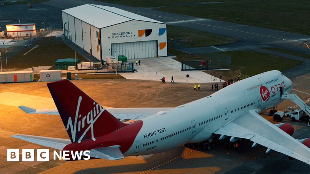 Virgin jumbo arrives in Cornwall for UK space launch