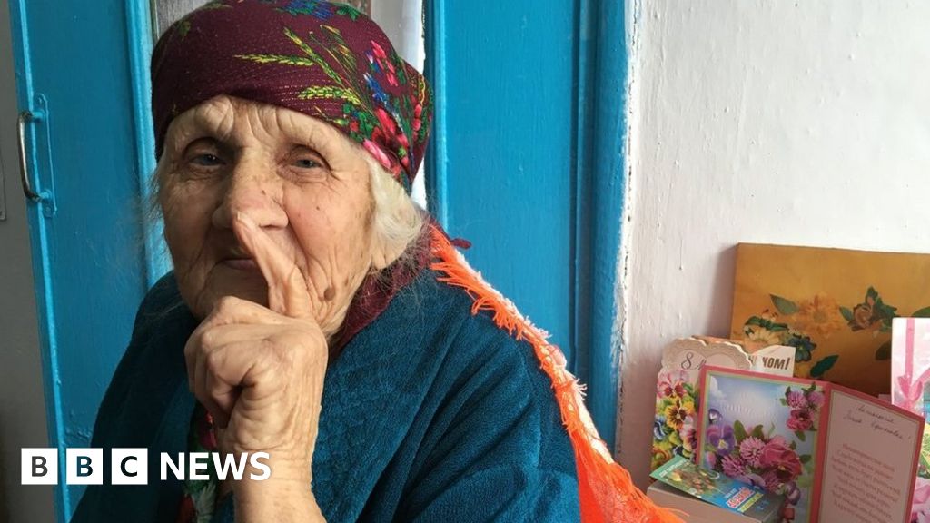 Fall of the USSR: Village that still sees Gorbachev as hero - BBC News