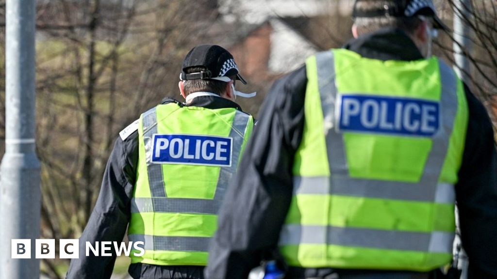 Police impersonators cheat victims out of £300,000 - BBC News