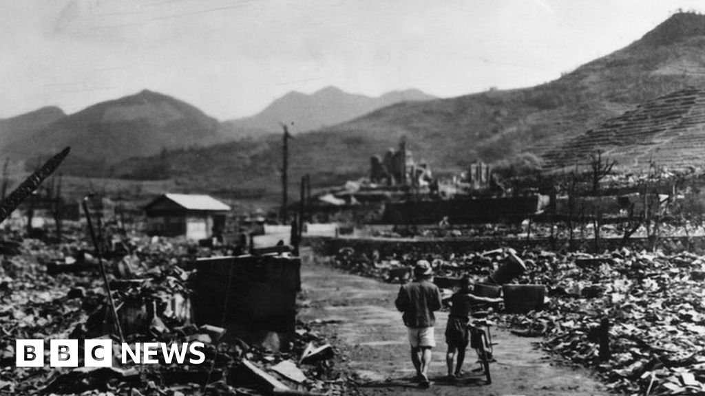 Virtual reality journey explores atom bomb-hit Nagasaki - BBC News