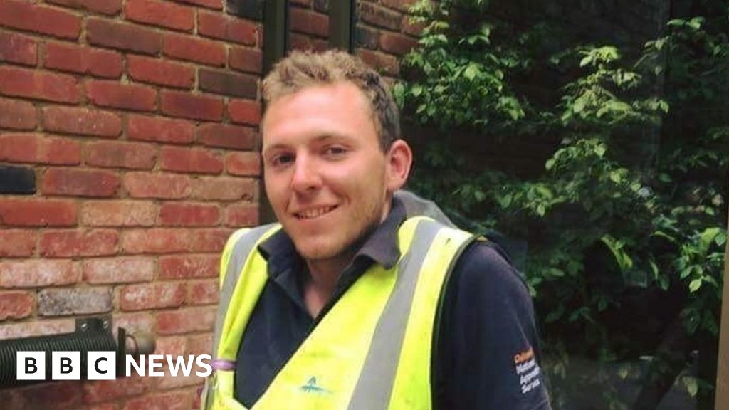 Man, 22, arrested over Liverpool hit-and-run death - BBC News