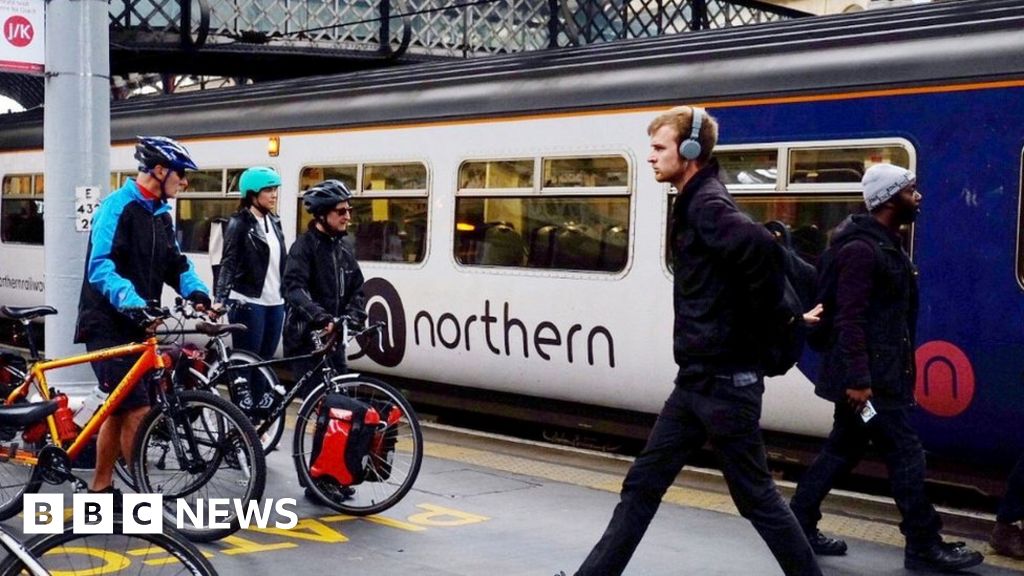 Fewer Northern services on Christmas Eve - BBC News