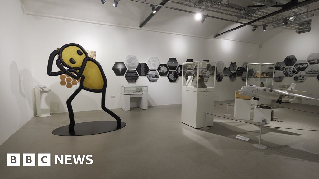 Nuclear test veterans: Stik sculpture unveiled at Kent army museum ...