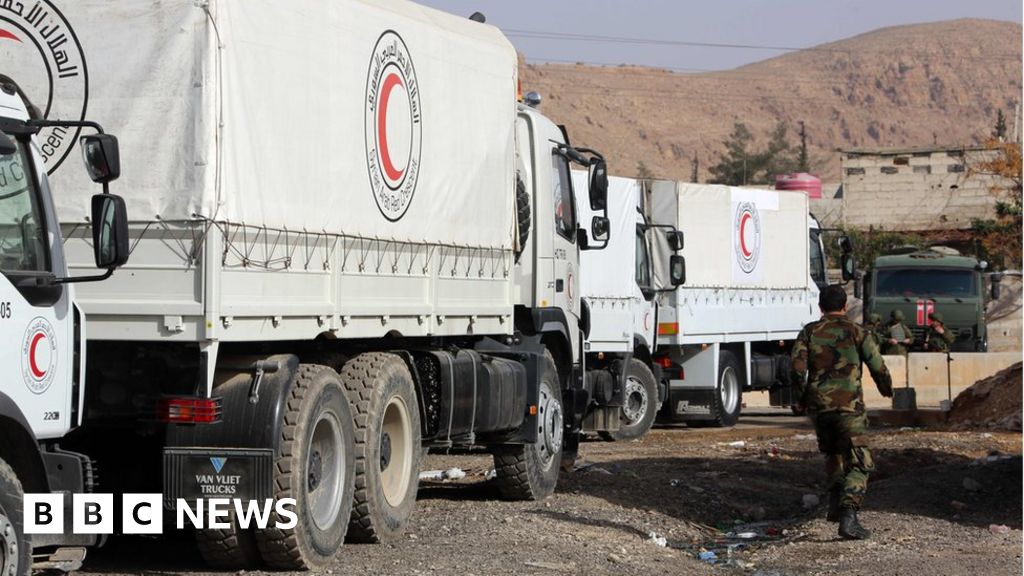 Syria war: UN convoy delivers aid to Eastern Ghouta amid 'calm'