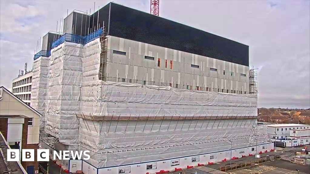 Luton and Dunstable hospital building 'takes shape' in timelapse video ...