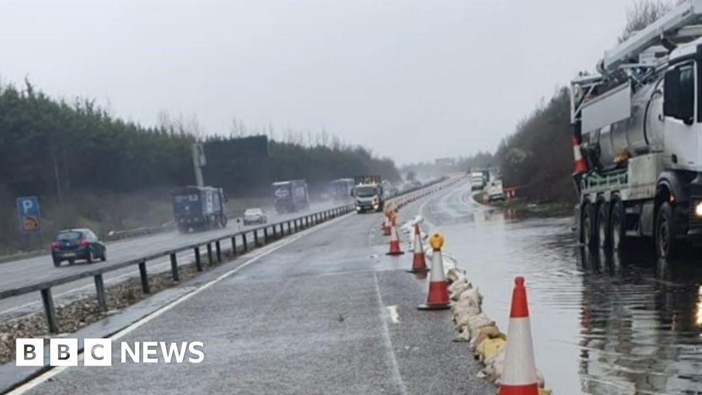 Drivers delayed as flooding closes A14 on Suffolk-Cambs border - BBC News