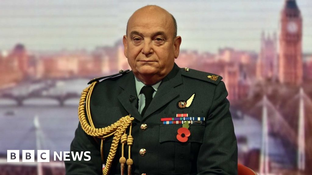 Military boss defends RAF bombings of IS - BBC News