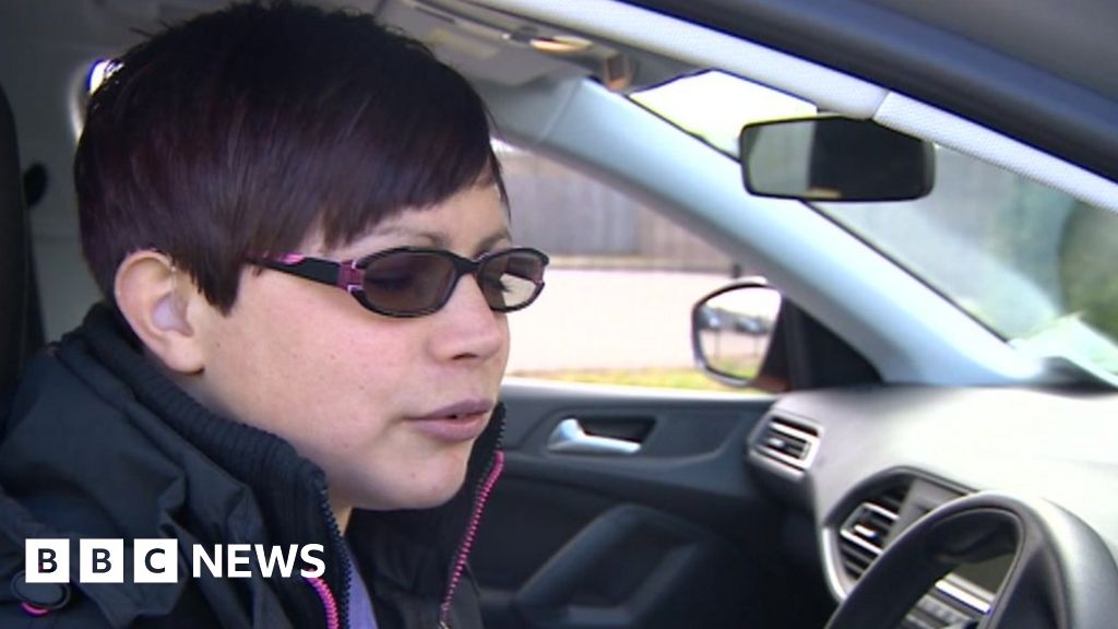 Blind drivers take to Castle Donington racetrack - BBC News