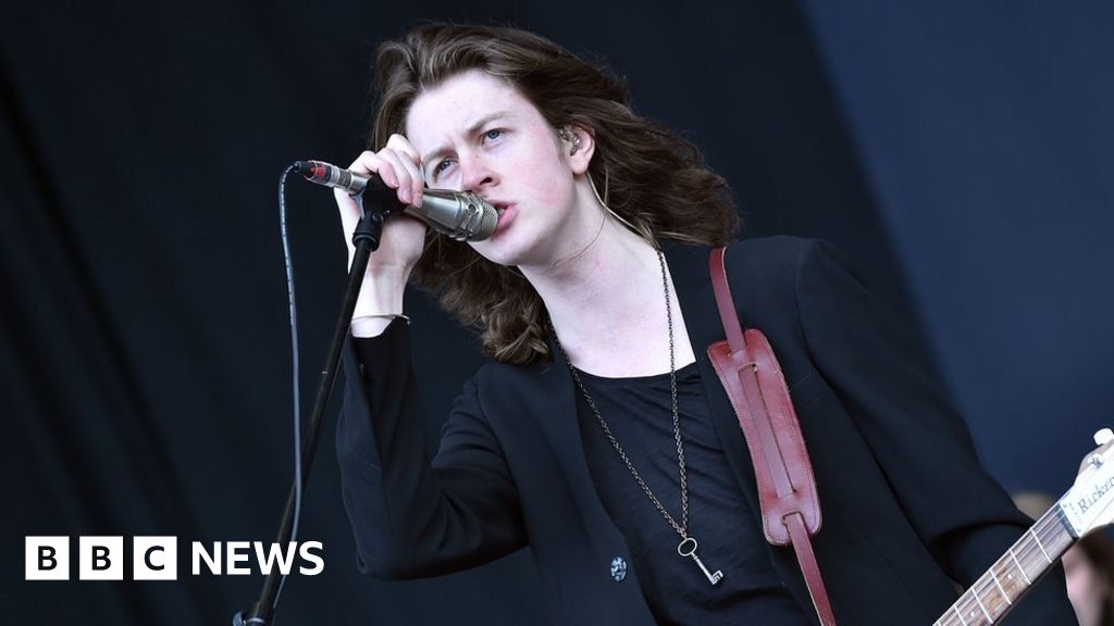 Music News LIVE: Blossoms bag best-selling debut album - BBC News