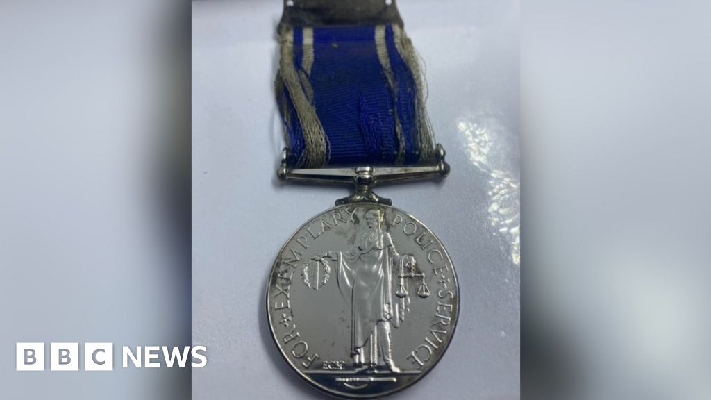 Stolen police medal found by Northampton magnet fishermen - BBC News