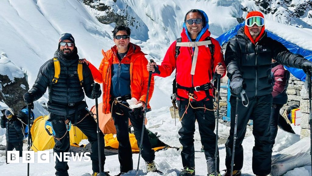 Doctors battle snowstorms for Himalayan climb