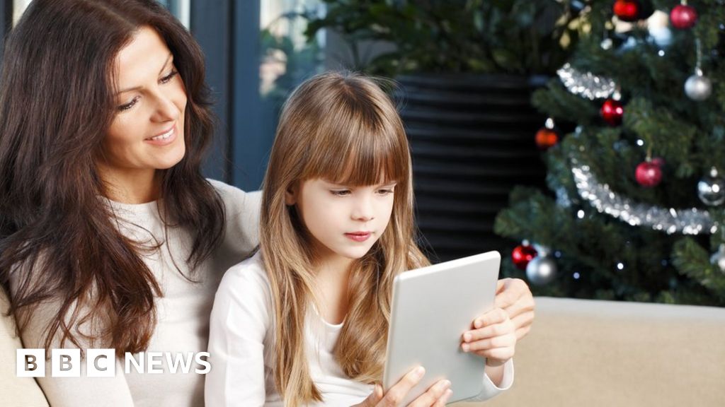 UK to have 'tech-savvy TV Christmas', says Ofcom - BBC News
