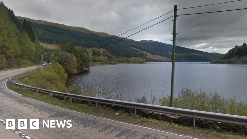 Probe after man's body found near Callander loch - BBC News