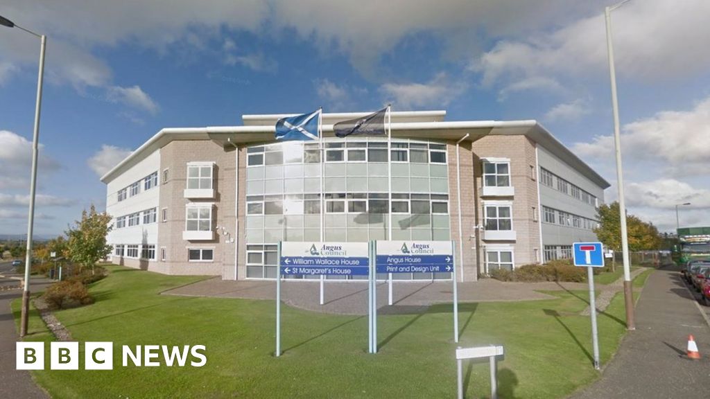 Independent candidate takes SNP Angus Council seat - BBC News