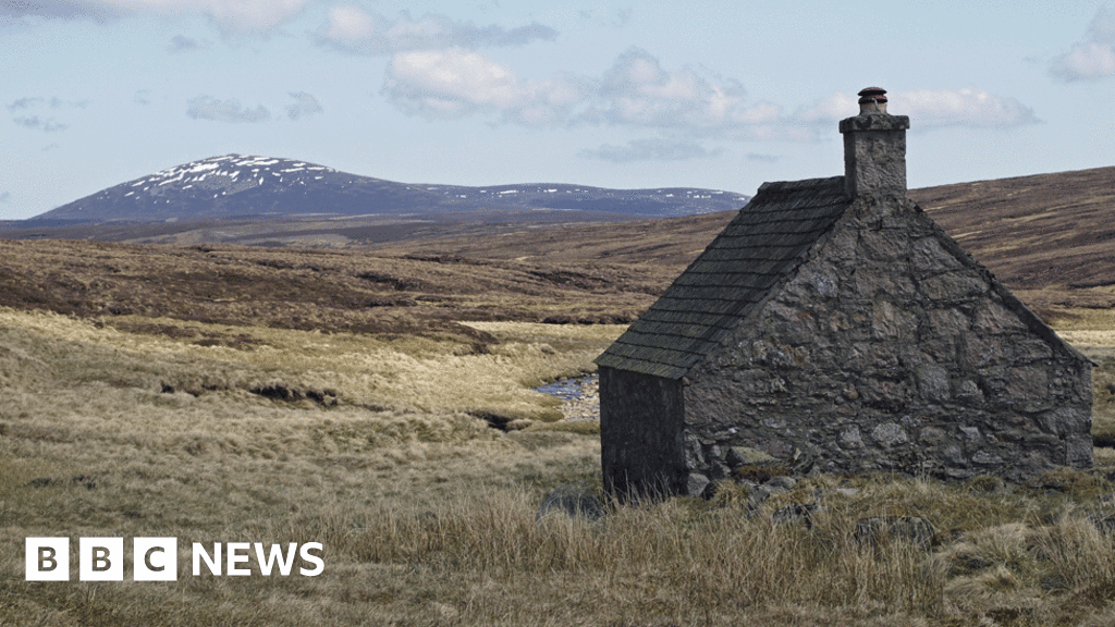Gamekeepers say Scotland's moors need greater protection - BBC News