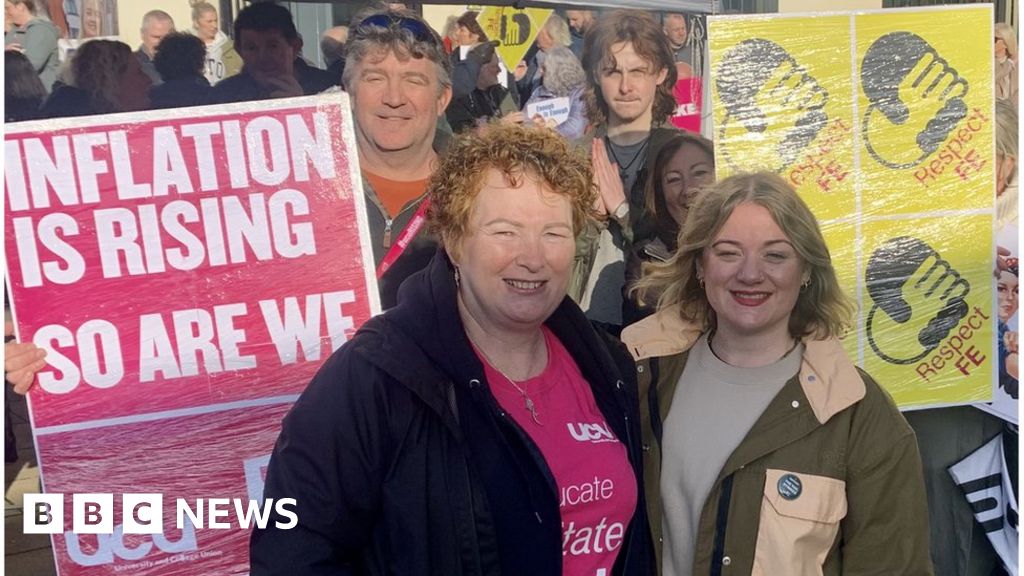 Strike action: Further education staff begin week of walk-outs - BBC News