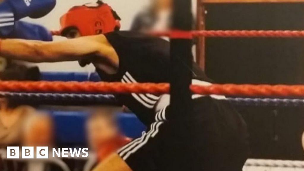 Slough stab death victim 'wanted to be professional boxer' - BBC News