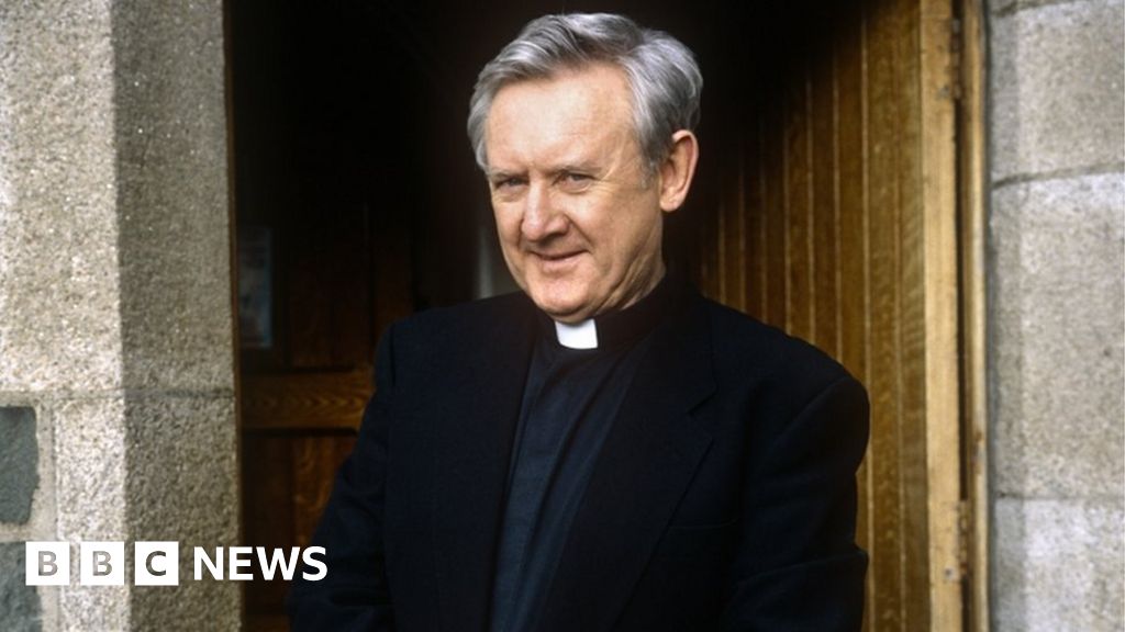 Niall Tóibín, actor and comedian, dies aged 89