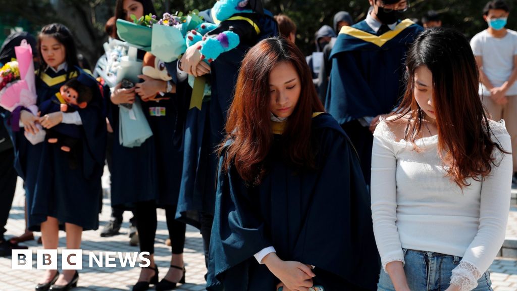 Hong Kong student's death sparks impromptu protests and vigils - BBC News