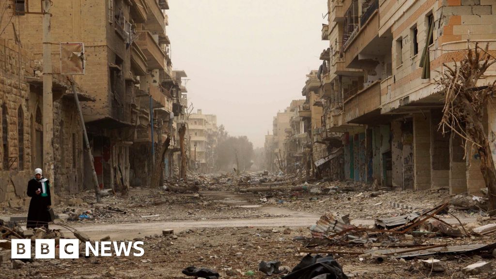 Syria conflict: UN reports failure of first aid air-drop - BBC News