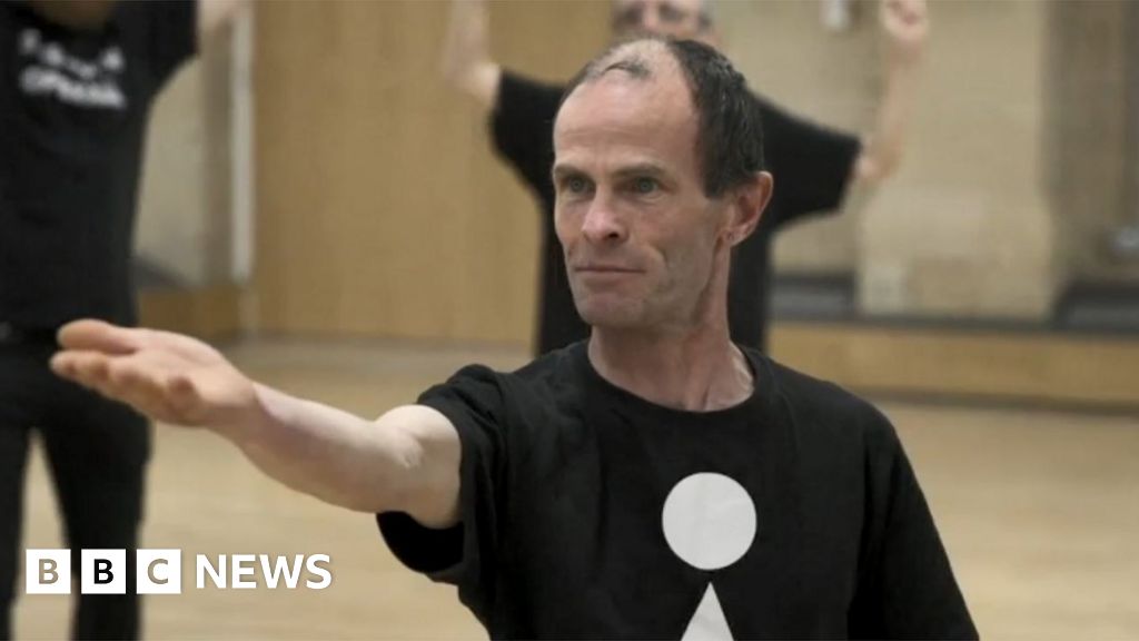 Streetwise Opera group tackles Middlesbrough homelessness - BBC News