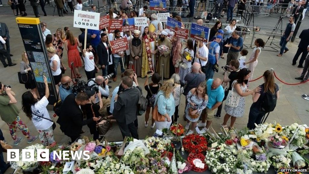 Minute's silence for London Bridge terror attack victims