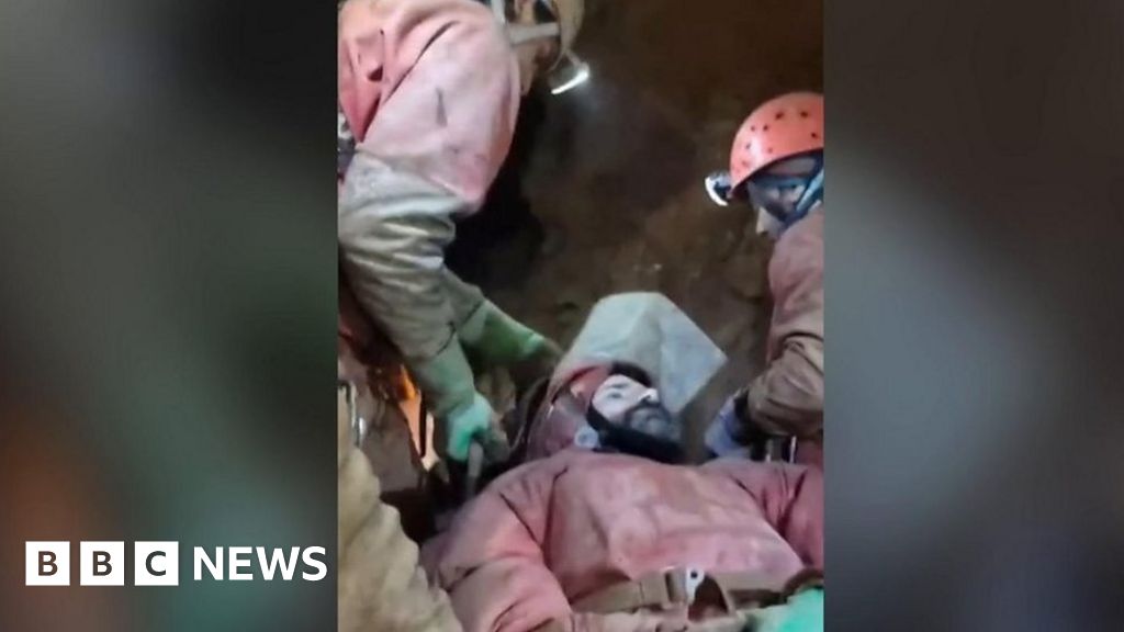 Mark Dickey: Trapped US caver hoisted through Turkish cave - BBC News
