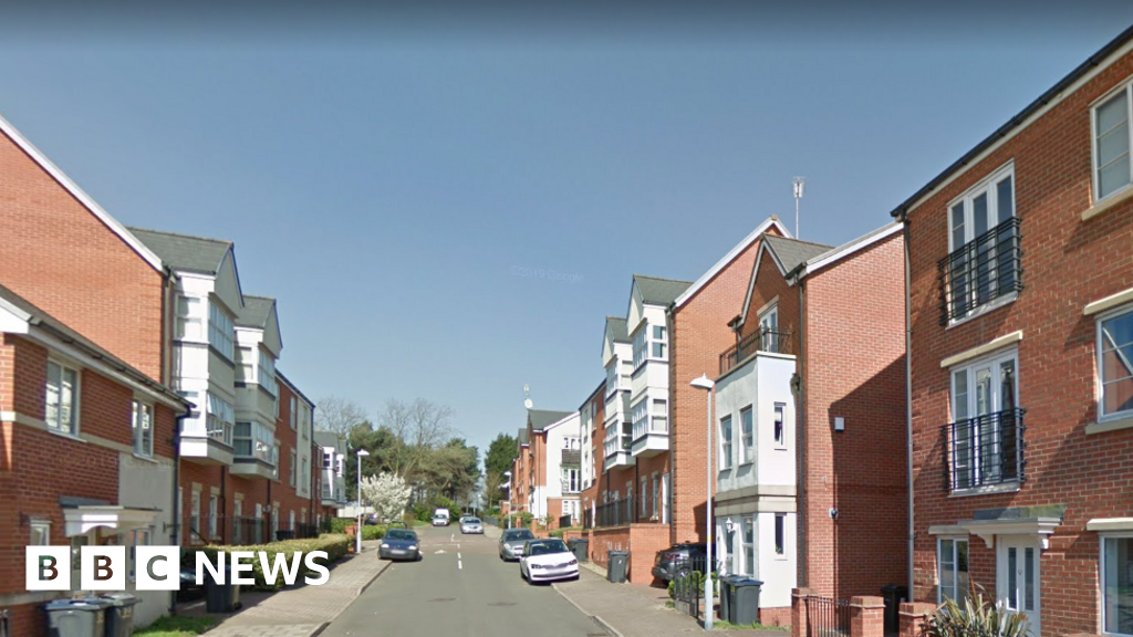 Murder bid arrests over woman's Erdington flat fall - BBC News