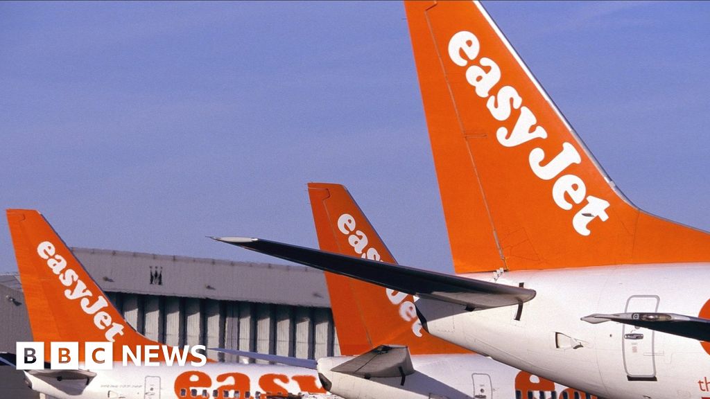 Easyjet plane aborts take-off at Luton over airspeed issues - BBC News