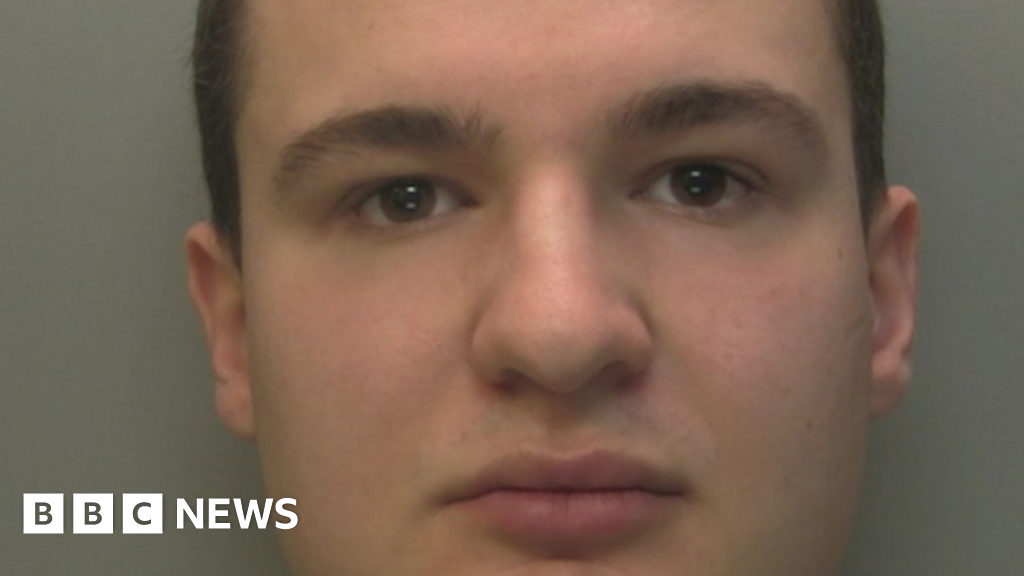 Former Surrey Police PCSO jailed for 34 child abuse offences - BBC News