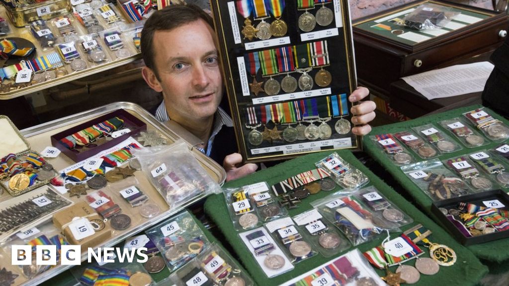 Huge war medal collection goes up for auction in Dundee - BBC News