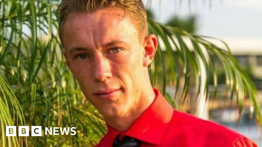 Gee Smith death: Anthony Wheaton acquitted of murder - BBC News