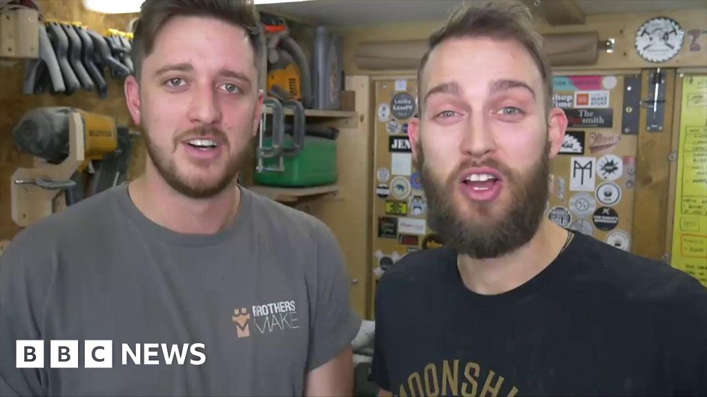 YouTubers from Dorset create objects from melted plastic - BBC News