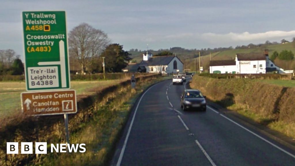 A458 road shut after two-lorry crash near Welshpool - BBC News